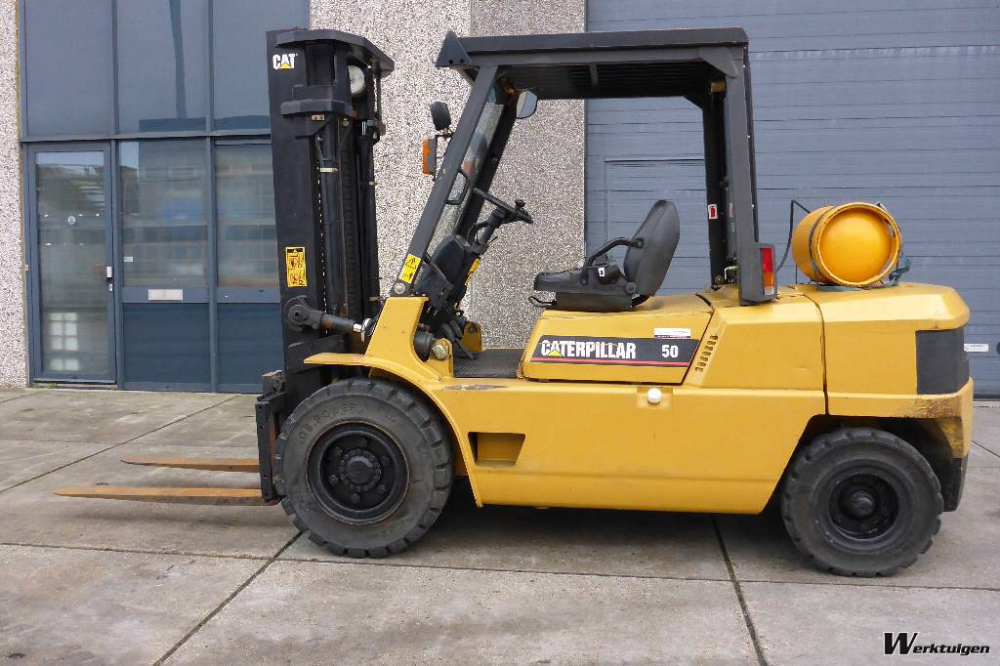 Caterpillar 10 Ton Forklift for Heavy Lifting in KSA | Qimamaffan